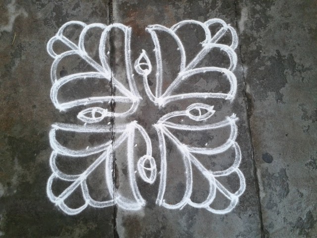 Rangoli designs/Kolam: 8-8 pulli kolam